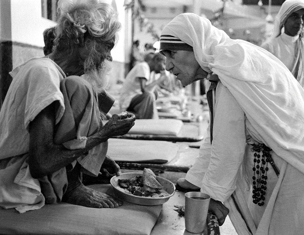 Mother Teresa Helping The Poor